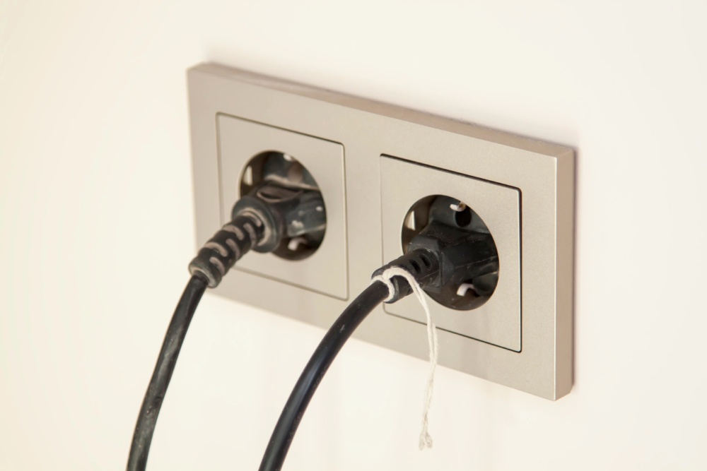 How Many Electrical Outlets Should A Room Have? Expert Guidelines ...