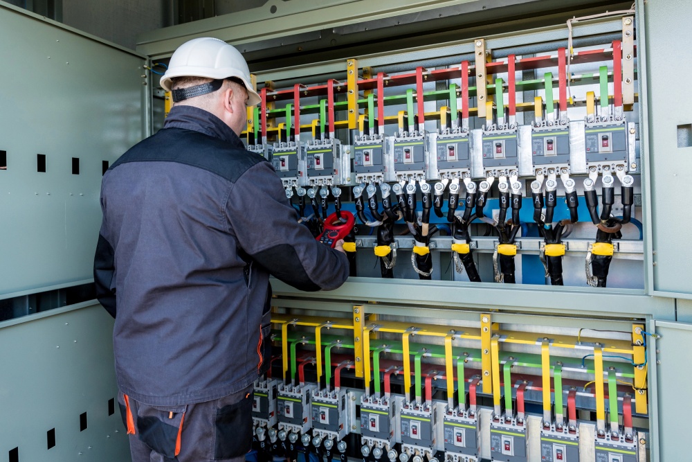 How To Hire An Electrician In Houston, TX - Aaron’s Electrical Service